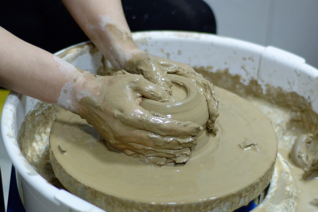 Clay – Wheel Classes – CLASS FULL – The Art Gallery at Congdon Yards